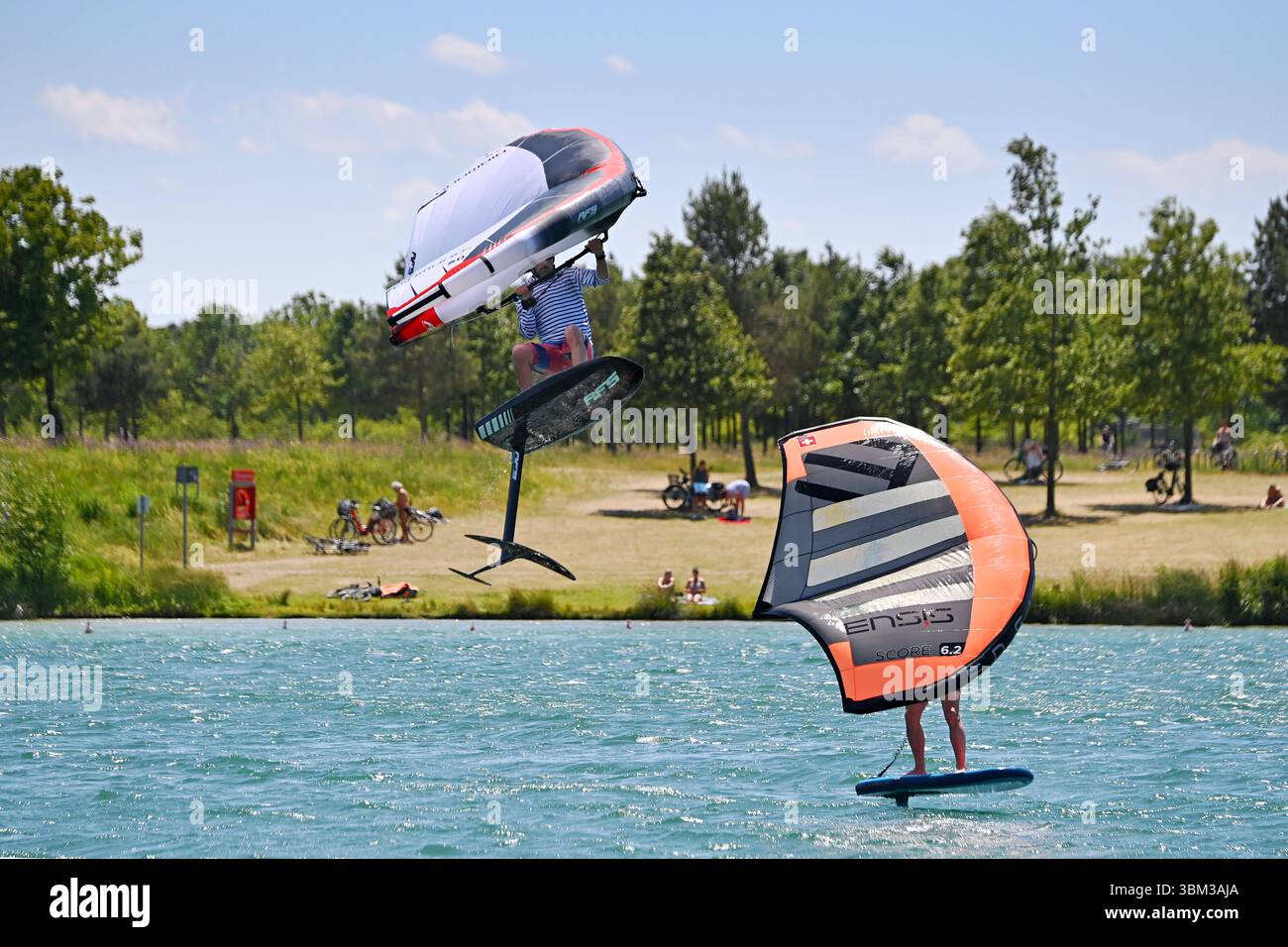 Wetterbild vom 24.06.2025:Wingsurfer auf dem Riemer See Buga See im ...