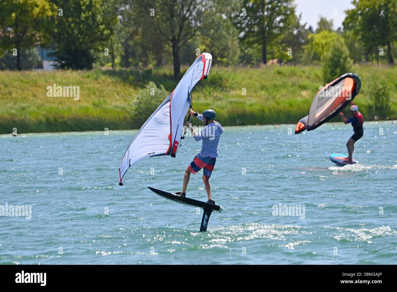 Wetterbild vom 24.06.2025:Wingsurfer auf dem Riemer See Buga See im ...