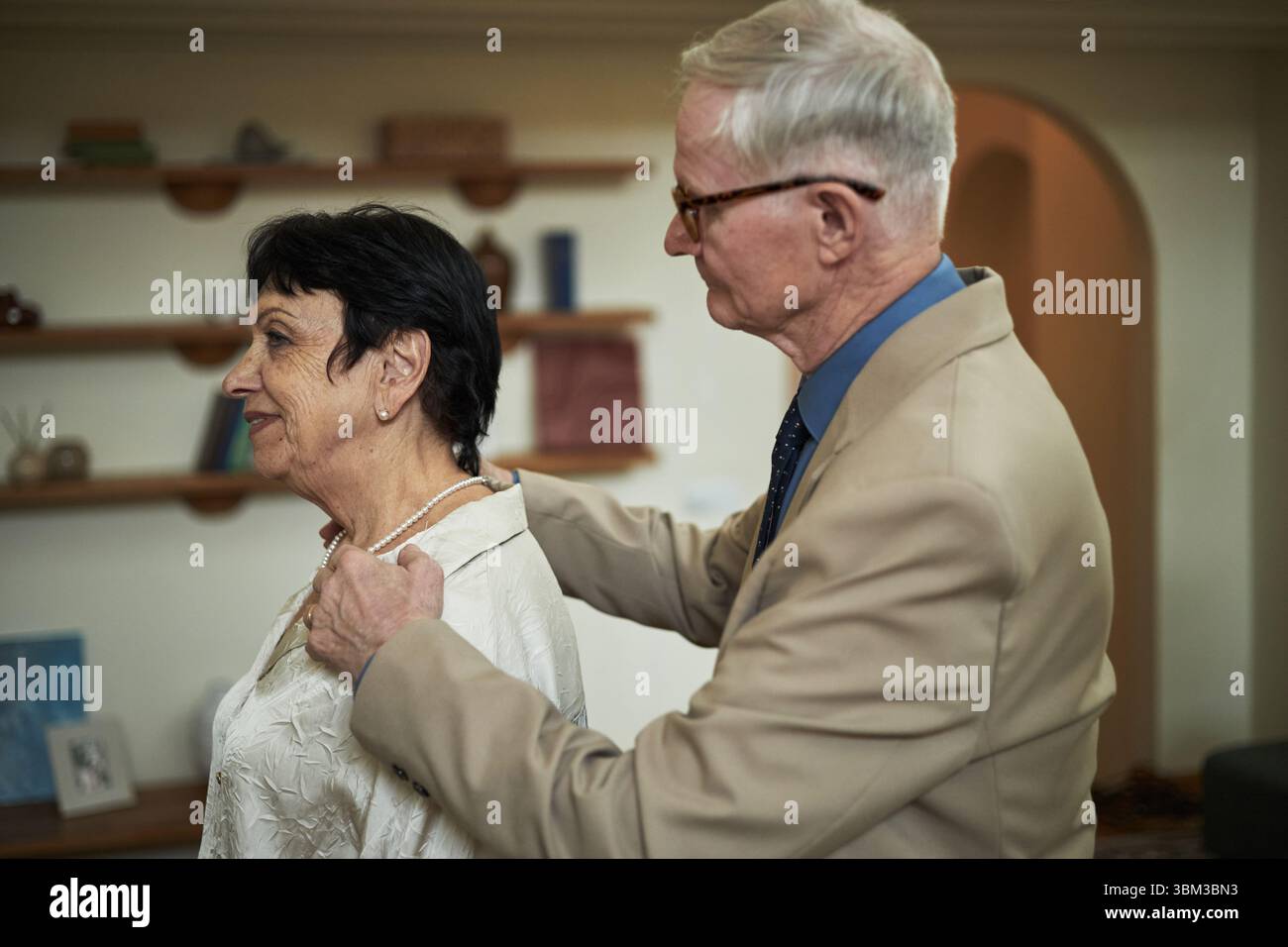 Loving elder couple hi-res stock photography and images - Alamy