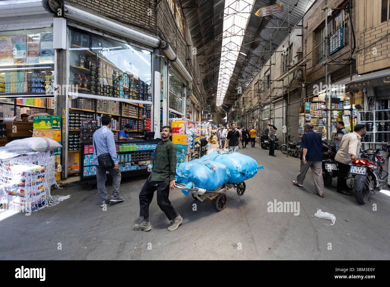 Tehran, Tehran, Iran. 24th June, 2025. Tehran residents resume daily ...