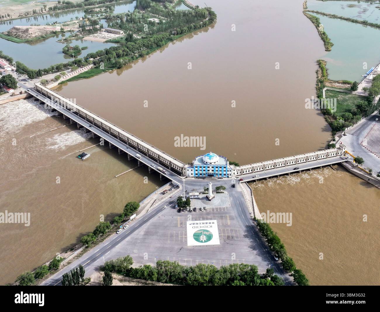 (250624) -- BAYANNUR, June 24, 2025 (Xinhua) -- An aerial drone photo ...