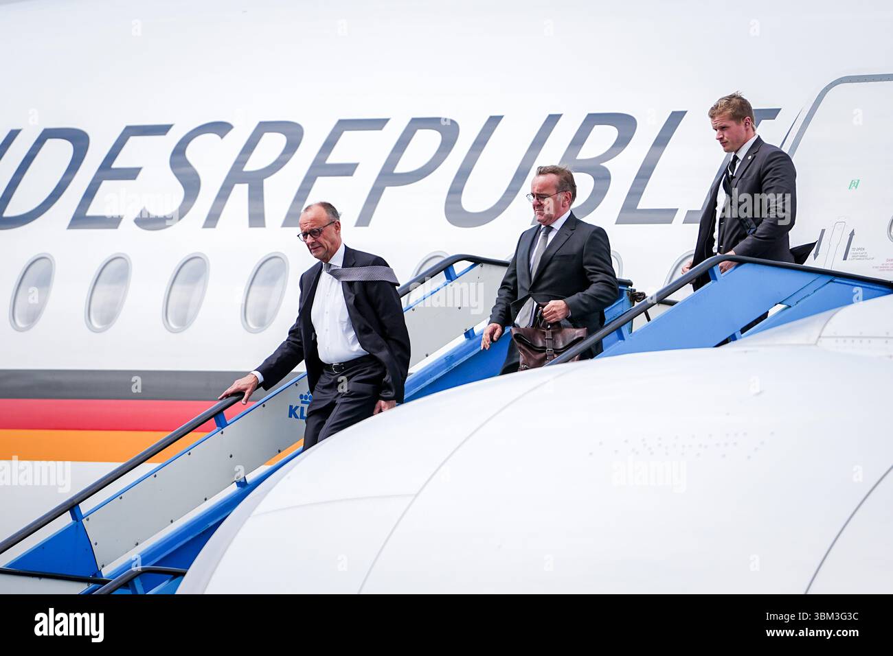 Russian an 32 plane hi-res stock photography and images - Alamy