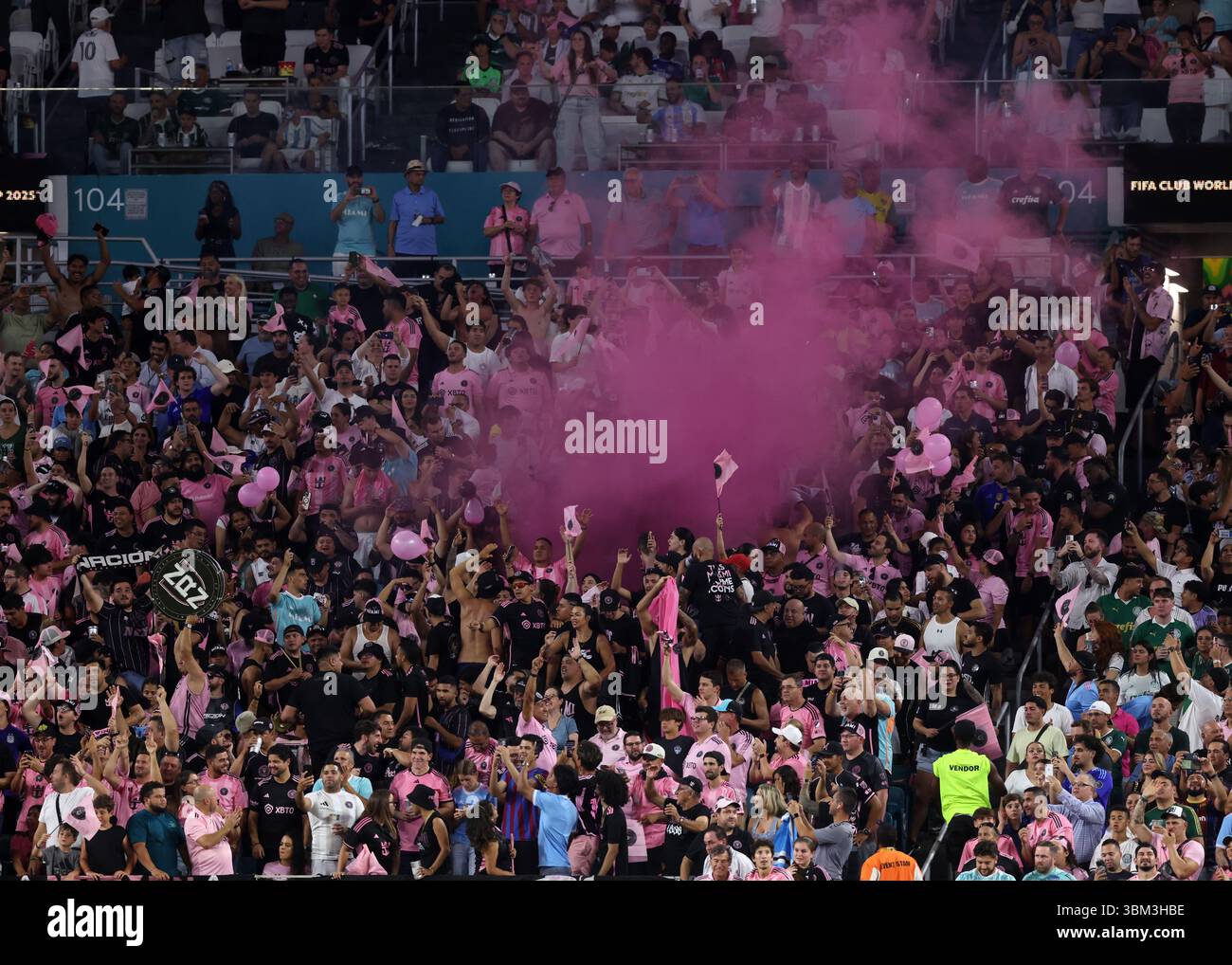 Miami Gardens, USA. 23rd June, 2025. Inter Miami fans celebrate during ...