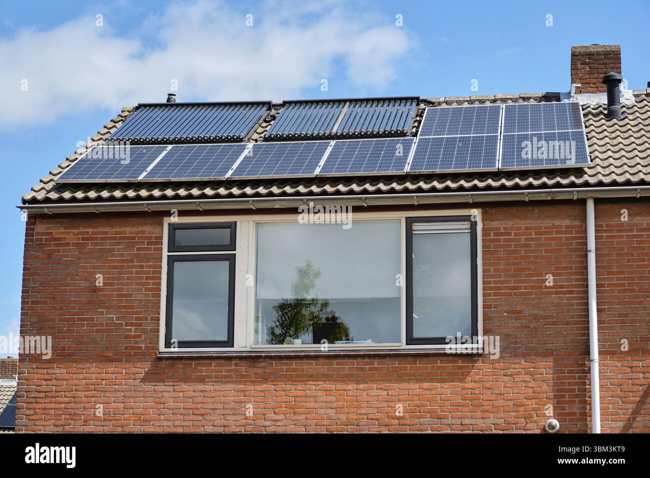 Netherlands: Older row house with solar panels and solar heat pipes ...