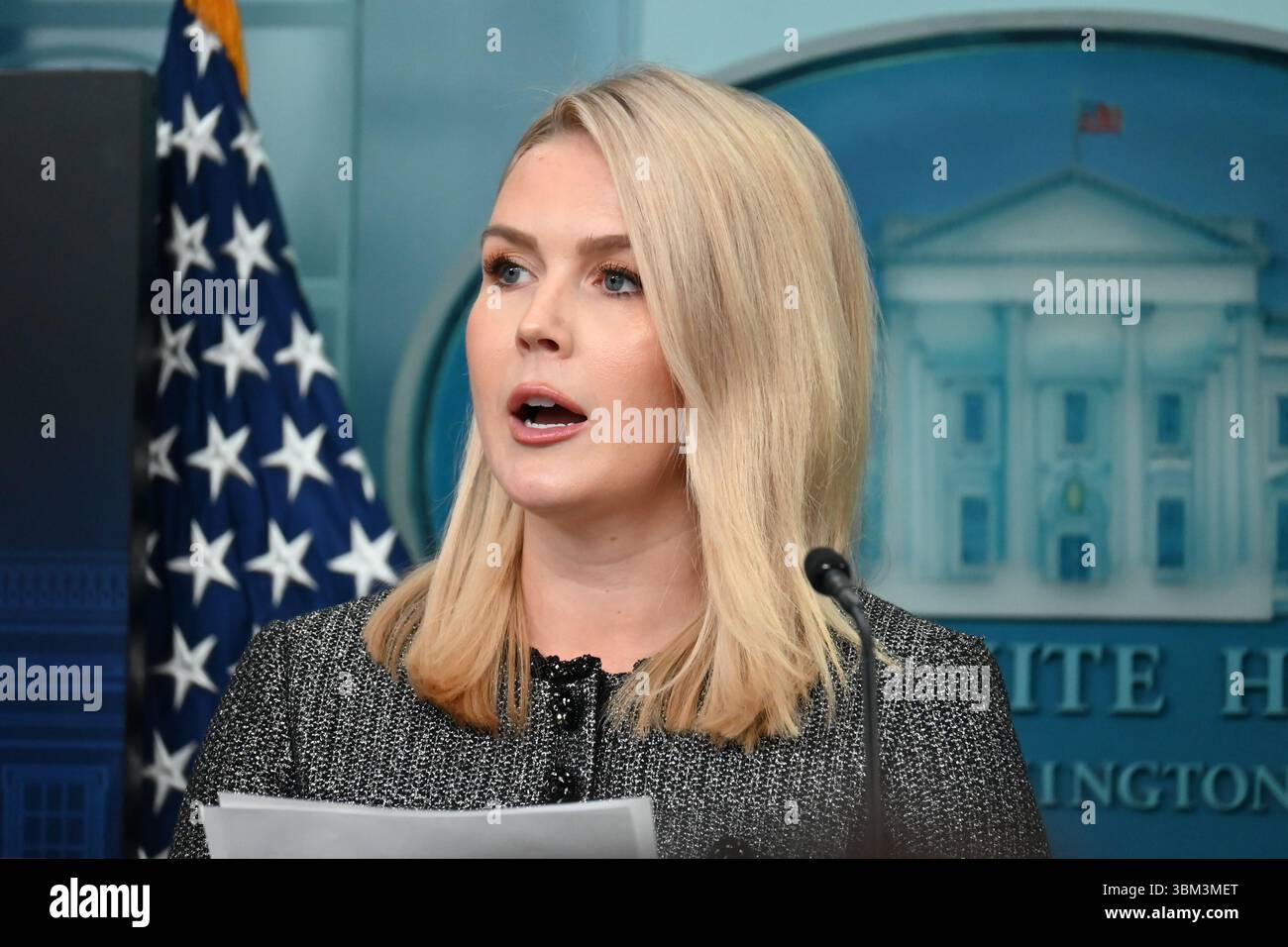 Karoline leavitt white house press secretary speaks from podium hi-res ...