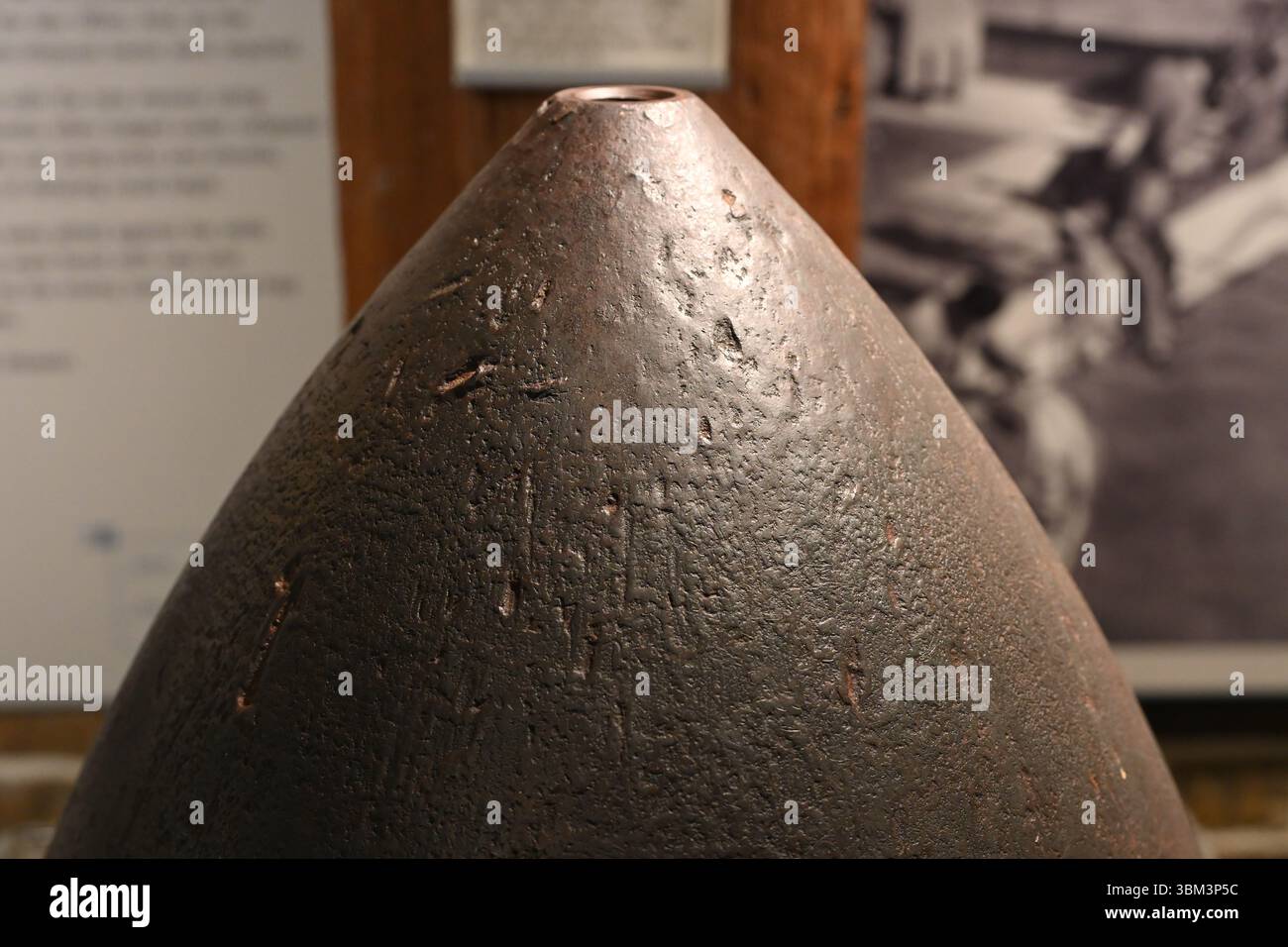German SC 500 bomb dropped onto Millwall during WW2 - London Museum ...