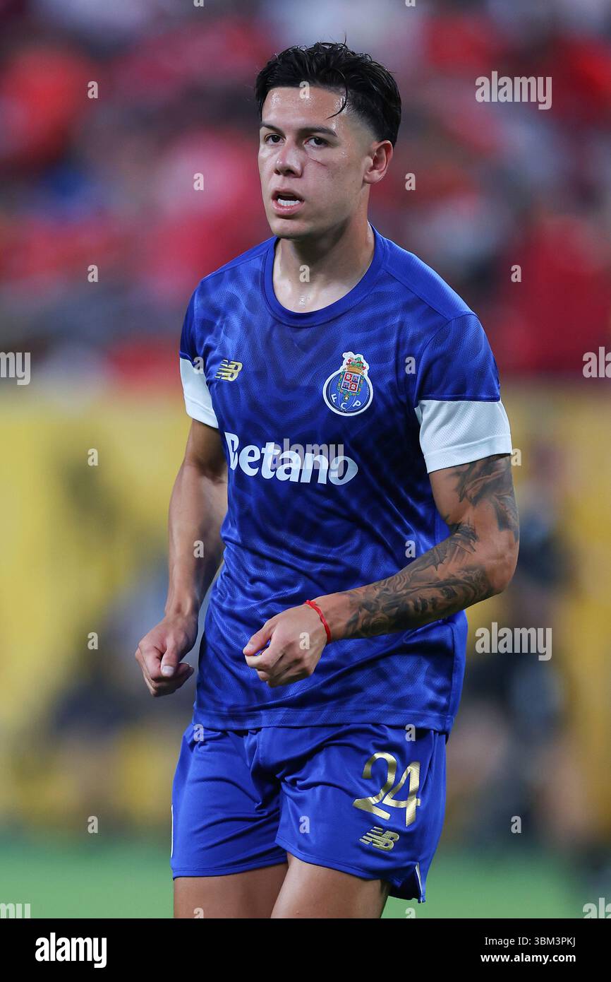 EAST RUTHERFORD, NJ - JUNE 23: Nehuén Pérez #24 of FC Porto warms up ...