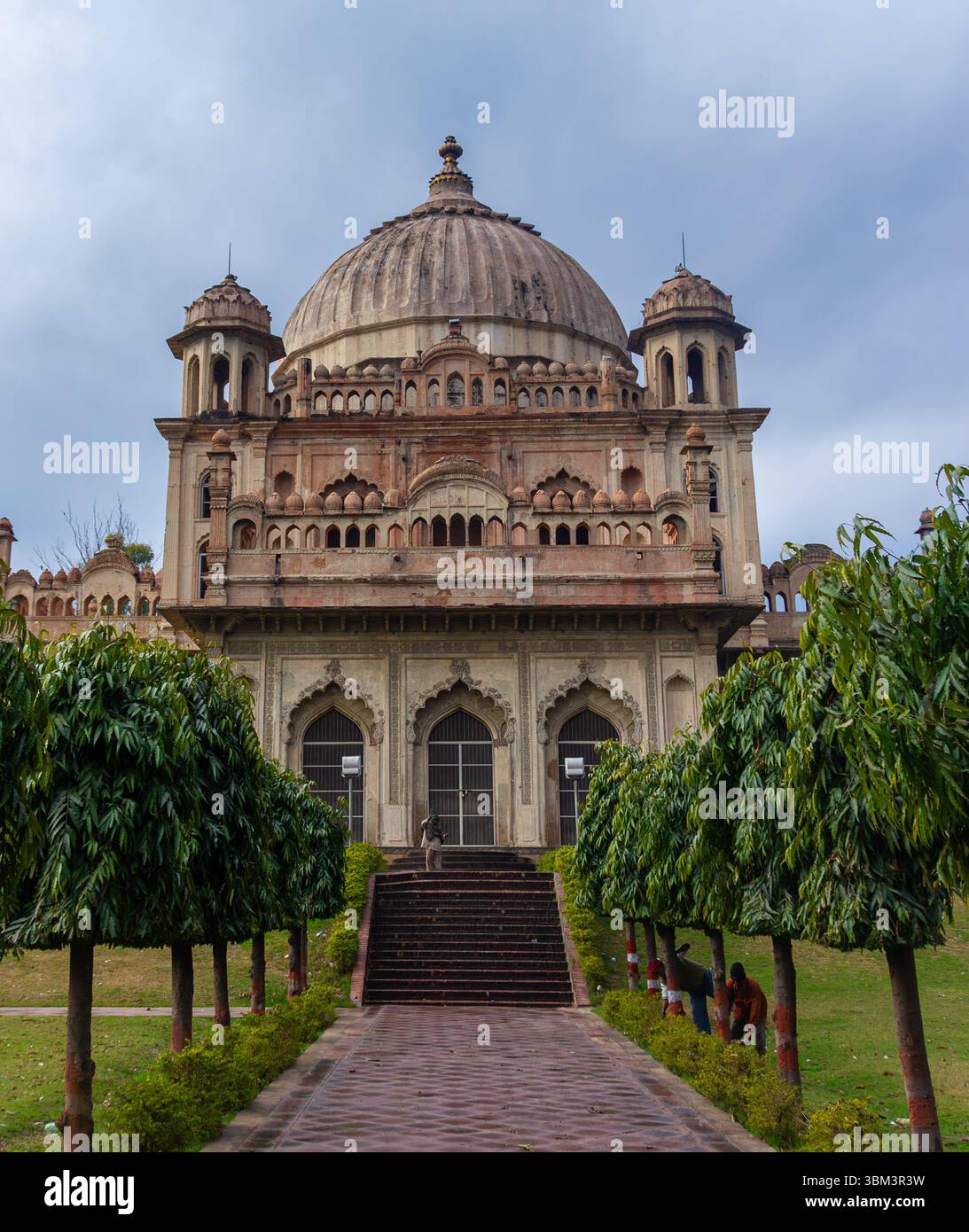 Tomb of Saadat Ali Khan Stock Photo - Alamy