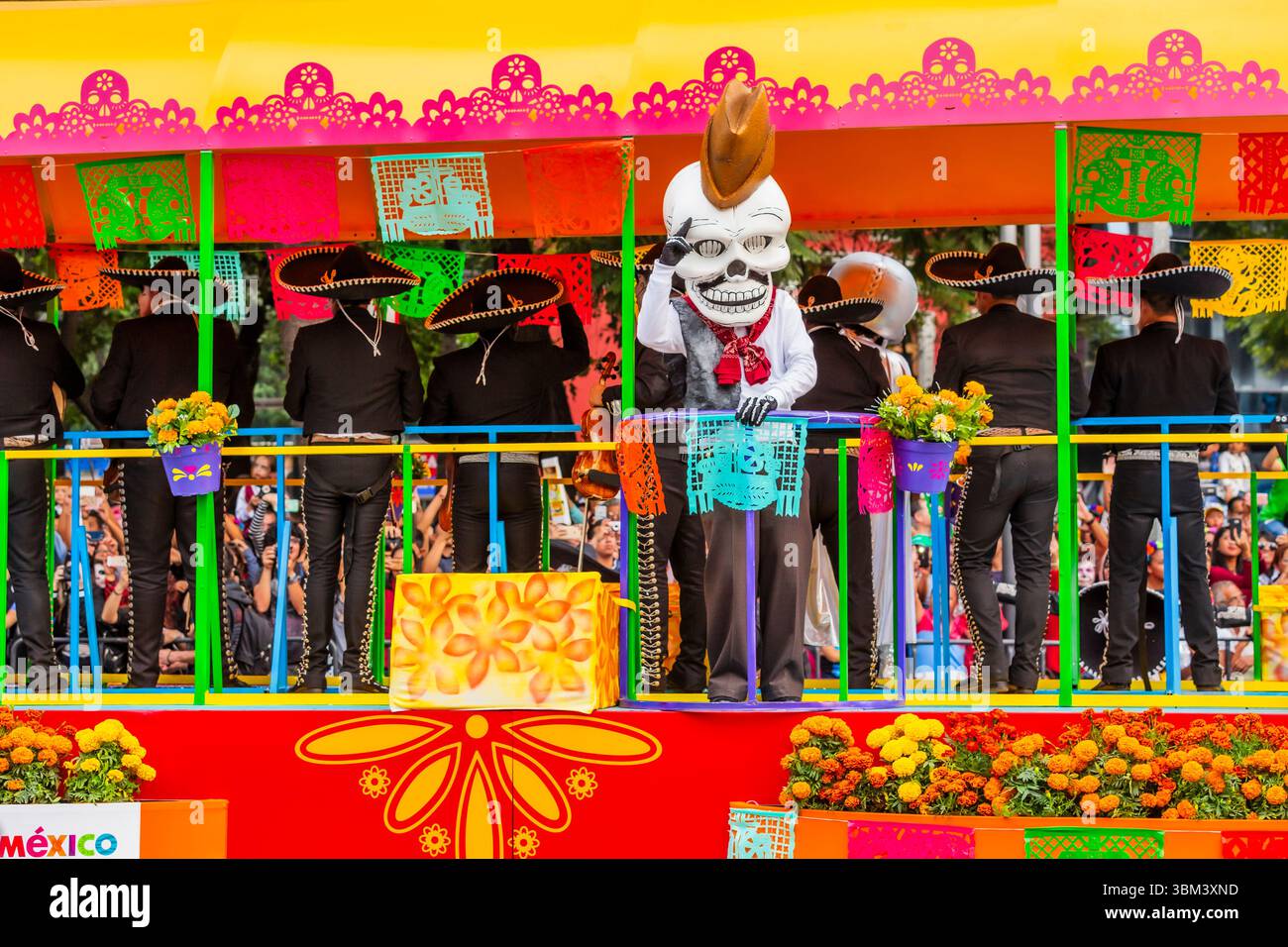 Day of the death parade hi-res stock photography and images - Alamy