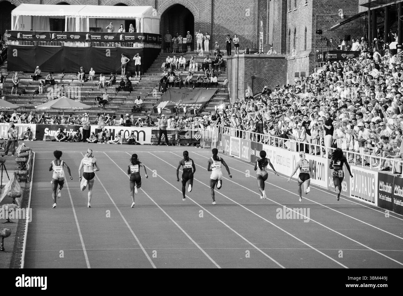 WHOLE FIELD, 100m: Winner Julien Alfred of Saint Lucia, Dina Asher ...