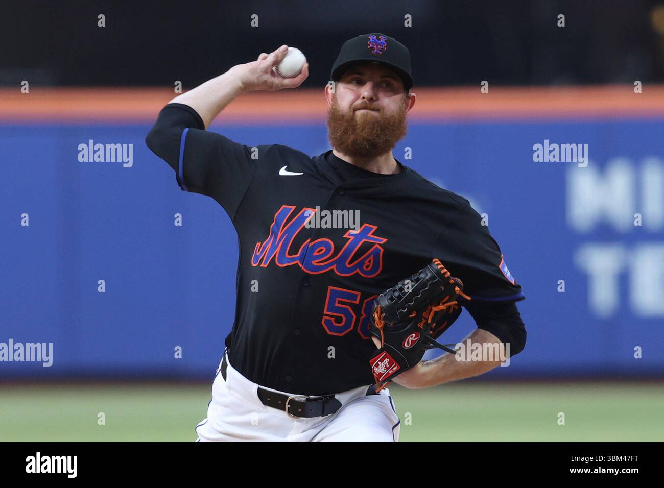 New York Mets' Paul Blackburn pitches during the second inning of a ...