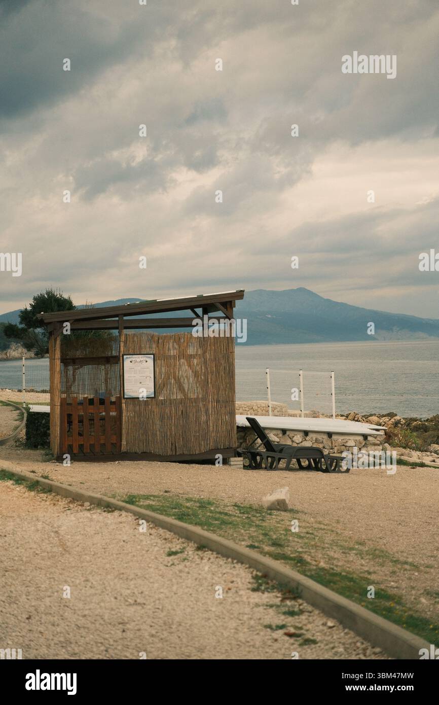Rustic beach hut stands hi-res stock photography and images - Alamy