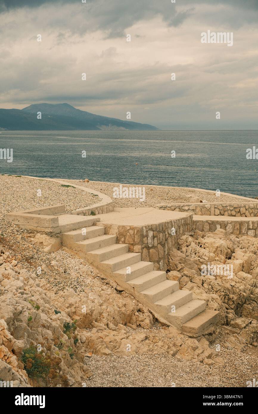 Built onto rocky shoreline hi-res stock photography and images - Alamy