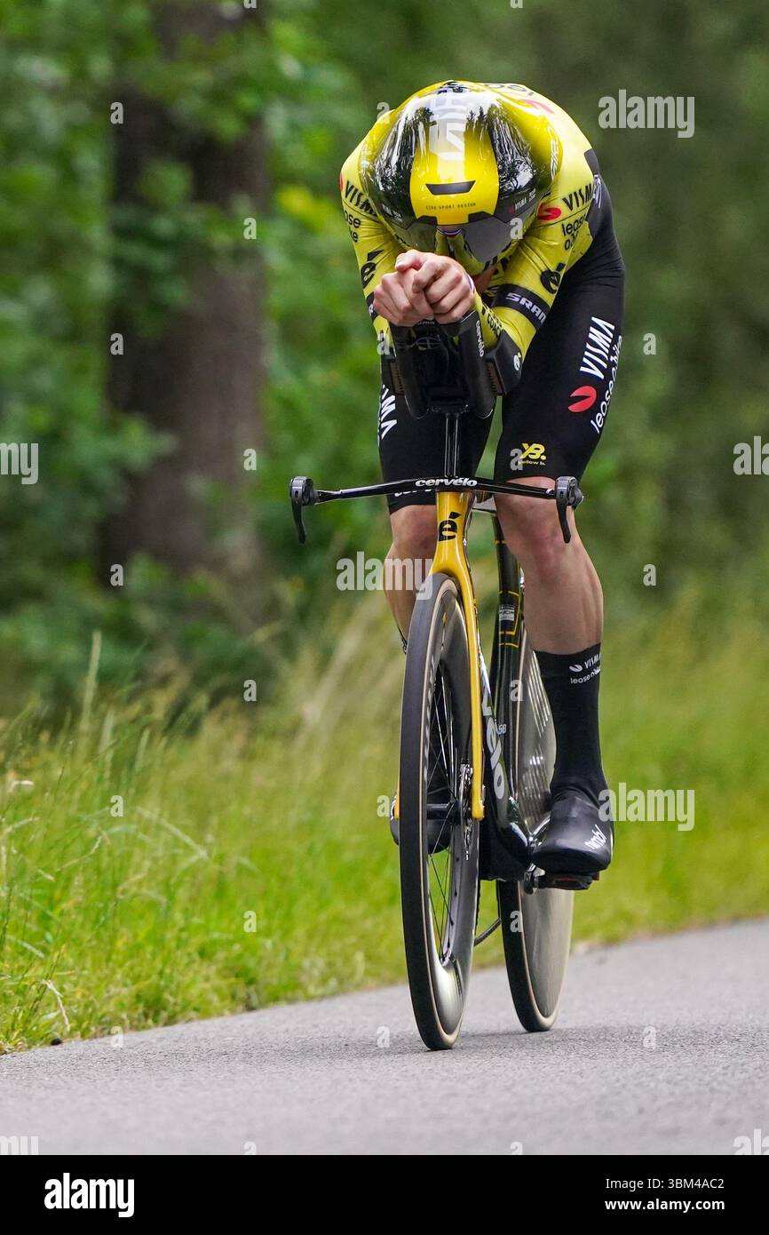 SURHUISTERVEEN, NETHERLANDS - JUNE 24: Dylan van BAARLE of TEAM VISMA ...