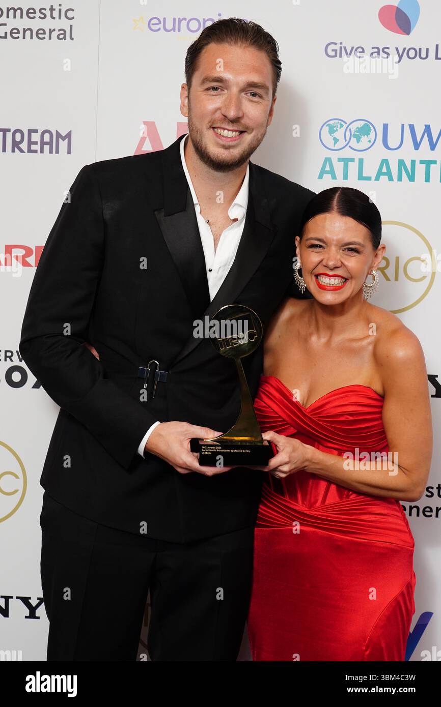 Mark and Roxanne Hoyle from Ladbaby, with the Social Media Broadcaster ...