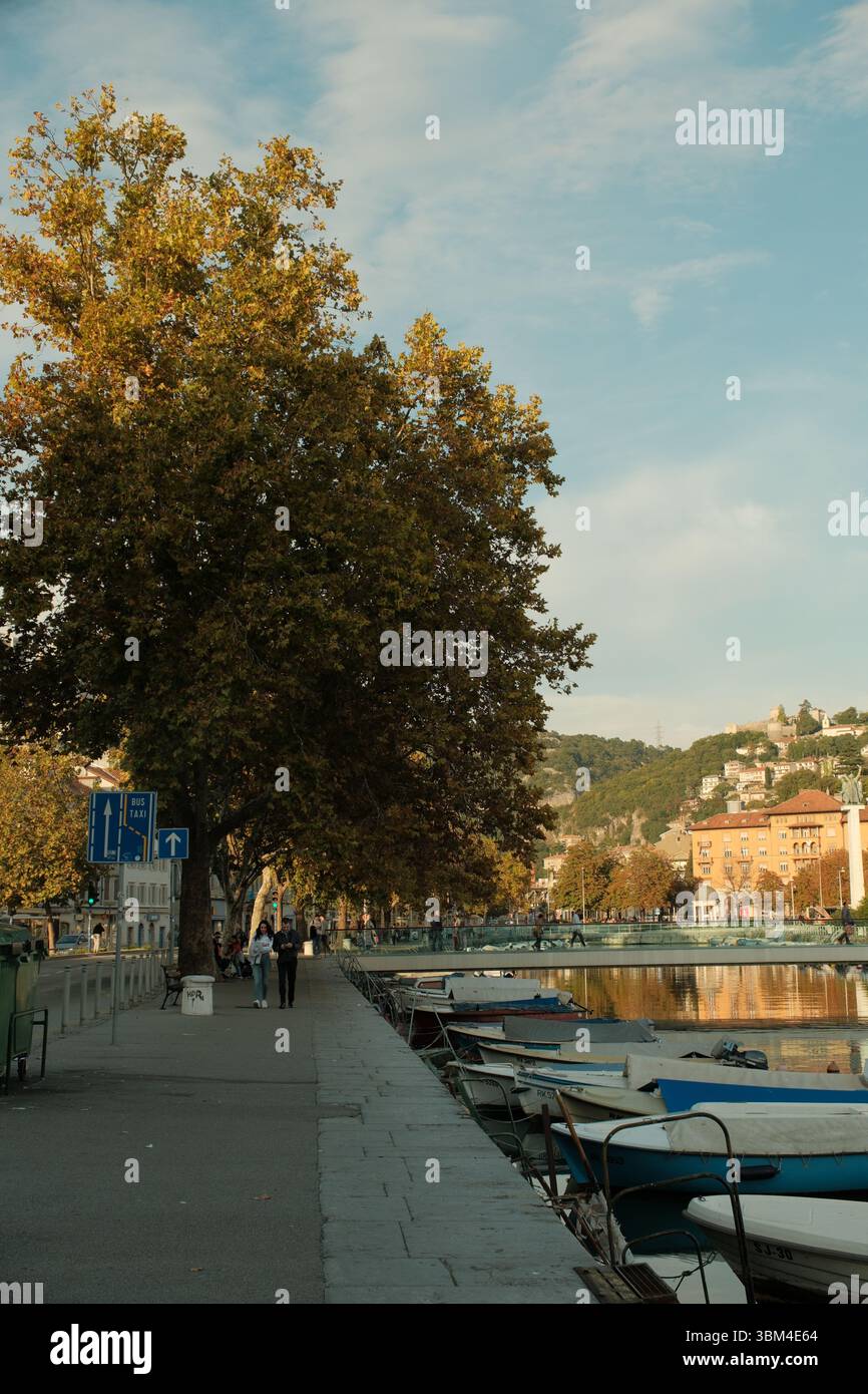 Quiet waterfront setting hi-res stock photography and images - Alamy