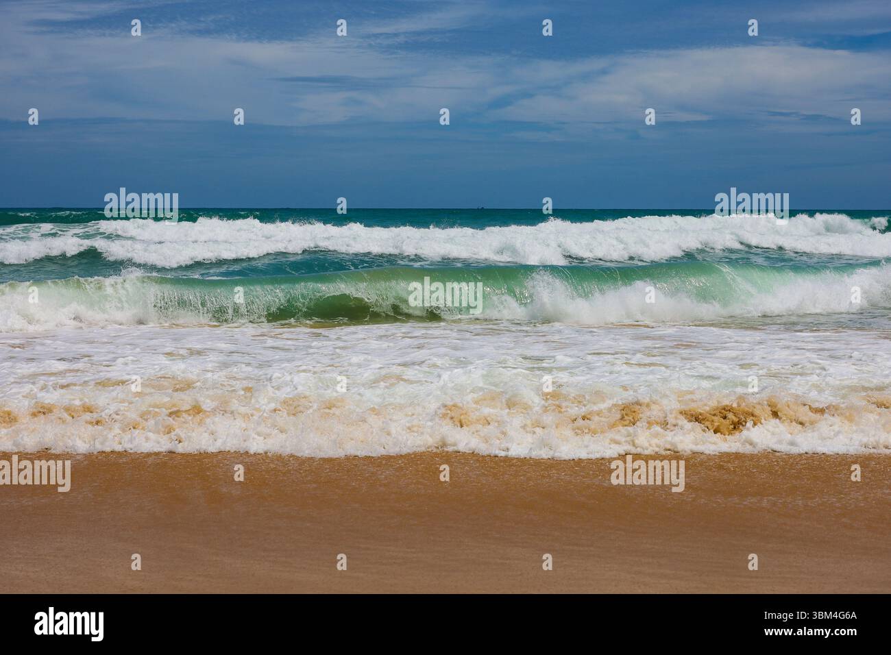 Empty sandy coast sea hi-res stock photography and images - Alamy