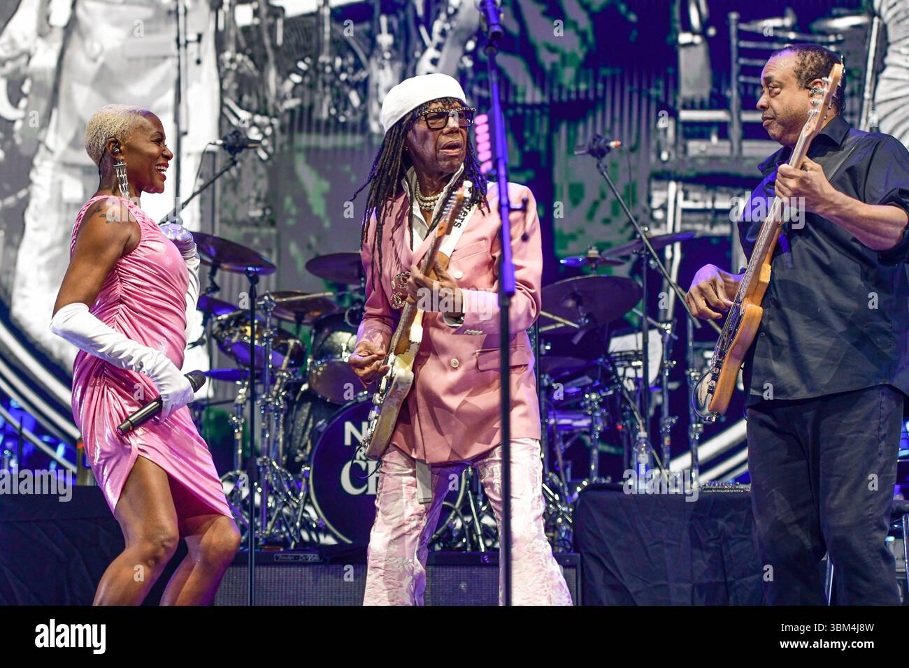 Nile Rodgers & Chic (Nile Rogers, guitar, Kimberly Davis, vocals, Jerry ...