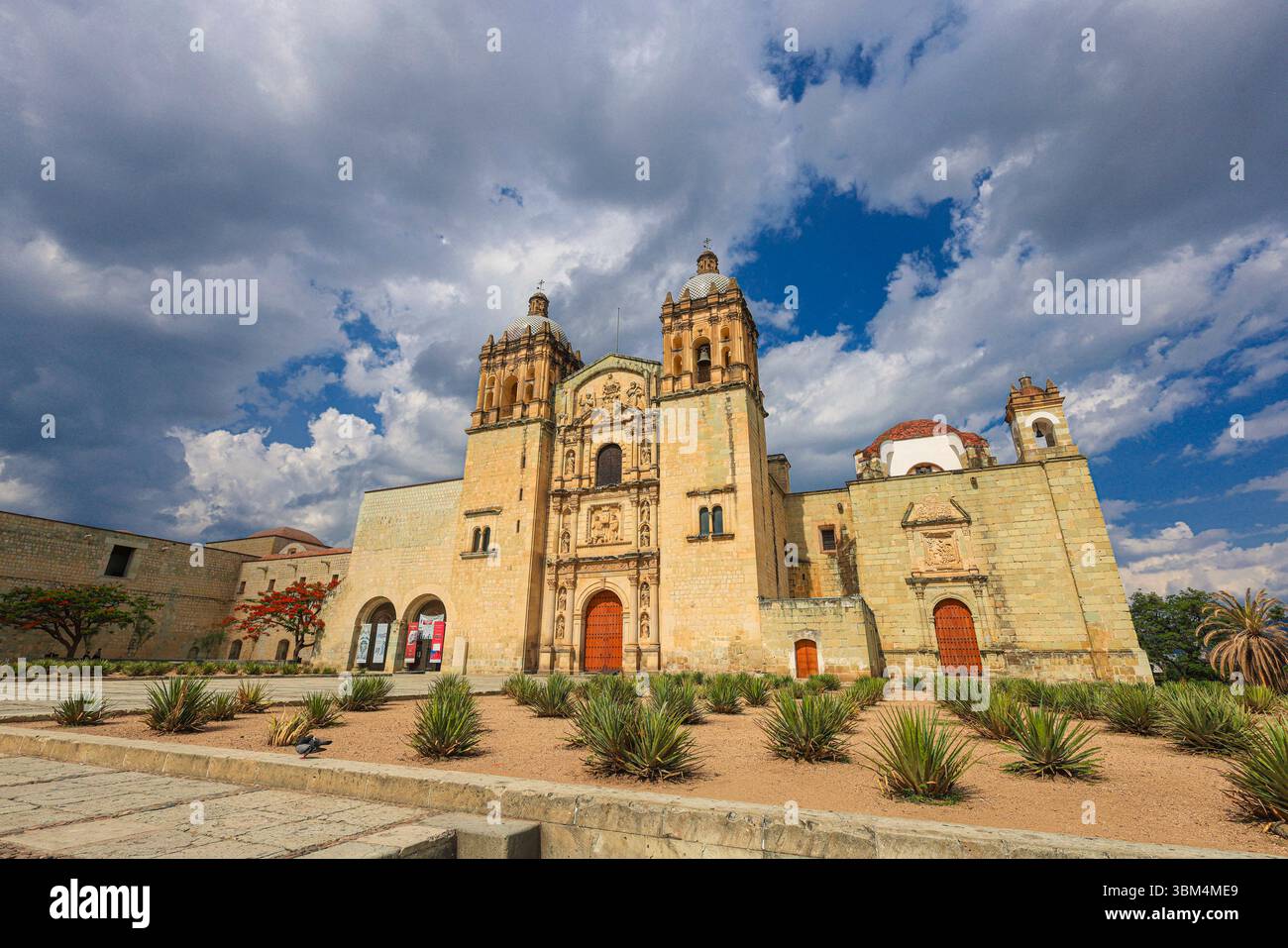 Oaxaca de Juárez, a city in central Mexico, features colonial buildings ...