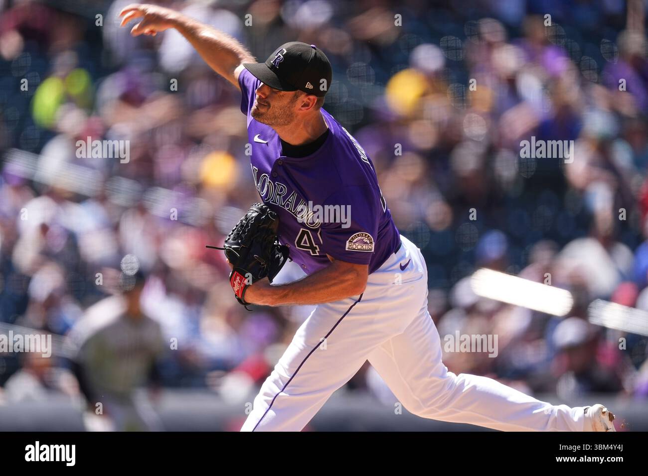Colorado Rockies relief pitcher Tyler Kinley (40) in the seventh inning ...