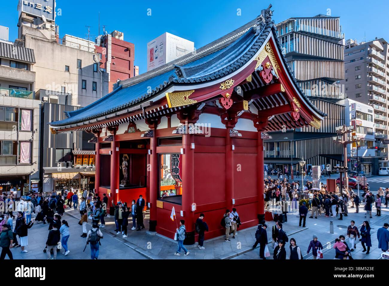Kaminarimon gate asakusa hi-res stock photography and images - Alamy