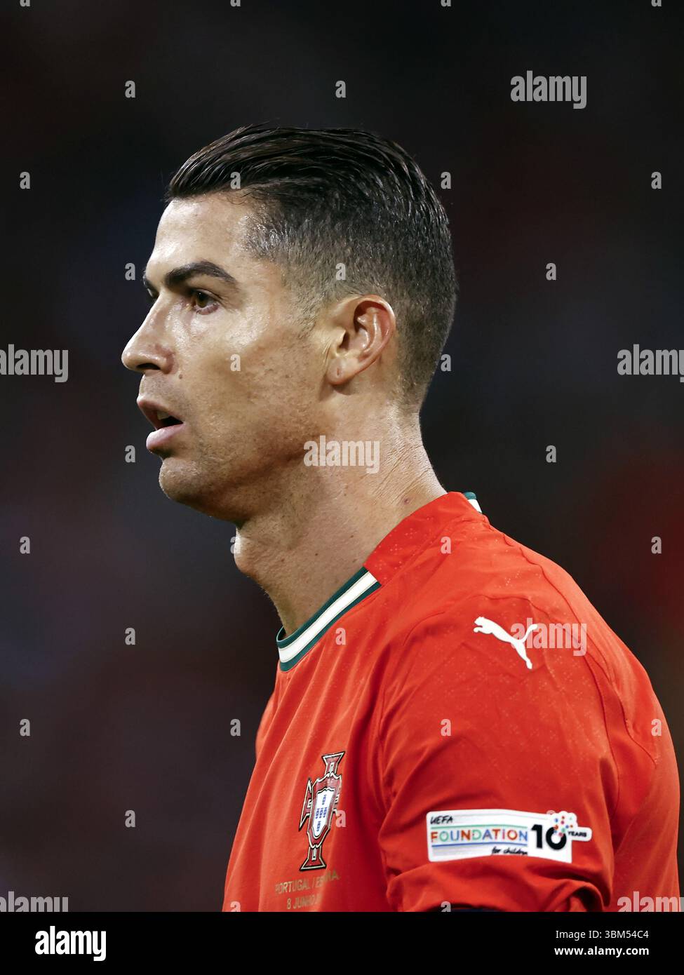 Cristiano ronaldo side profile hi-res stock photography and images - Alamy