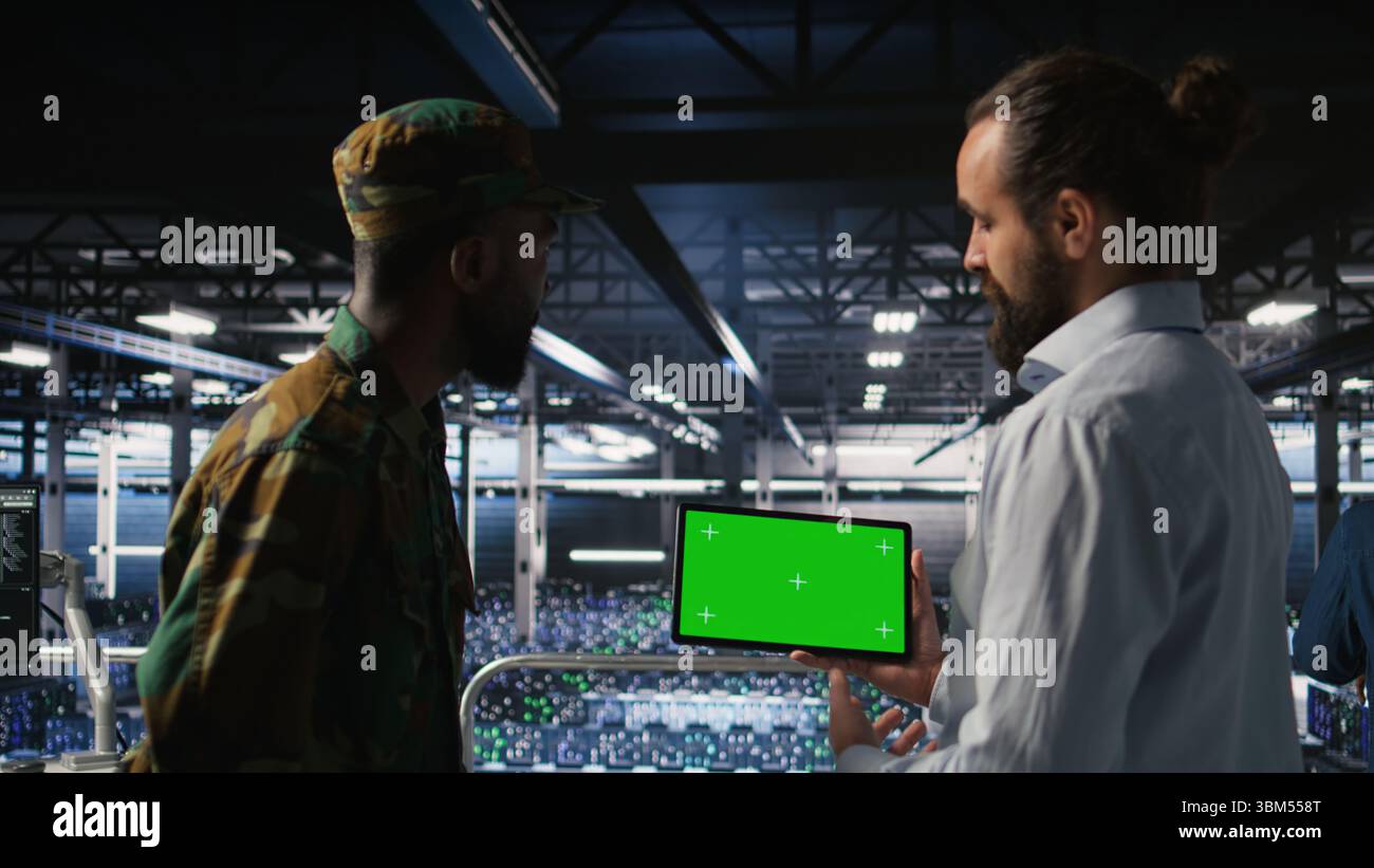 Military technicians in data center hi-res stock photography and images ...