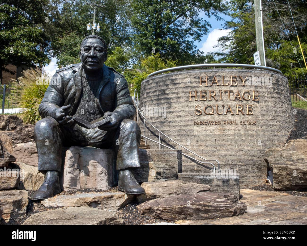 Giant statue of Alex “Roots” Haley in Knoxville, Tennessee—honoring the ...