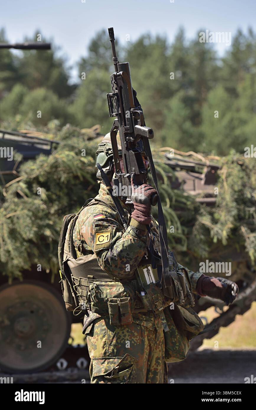 13.6.2025 Bundeswehr Soldat der Bundeswehr mit einem G3 Sturmgewehr ...