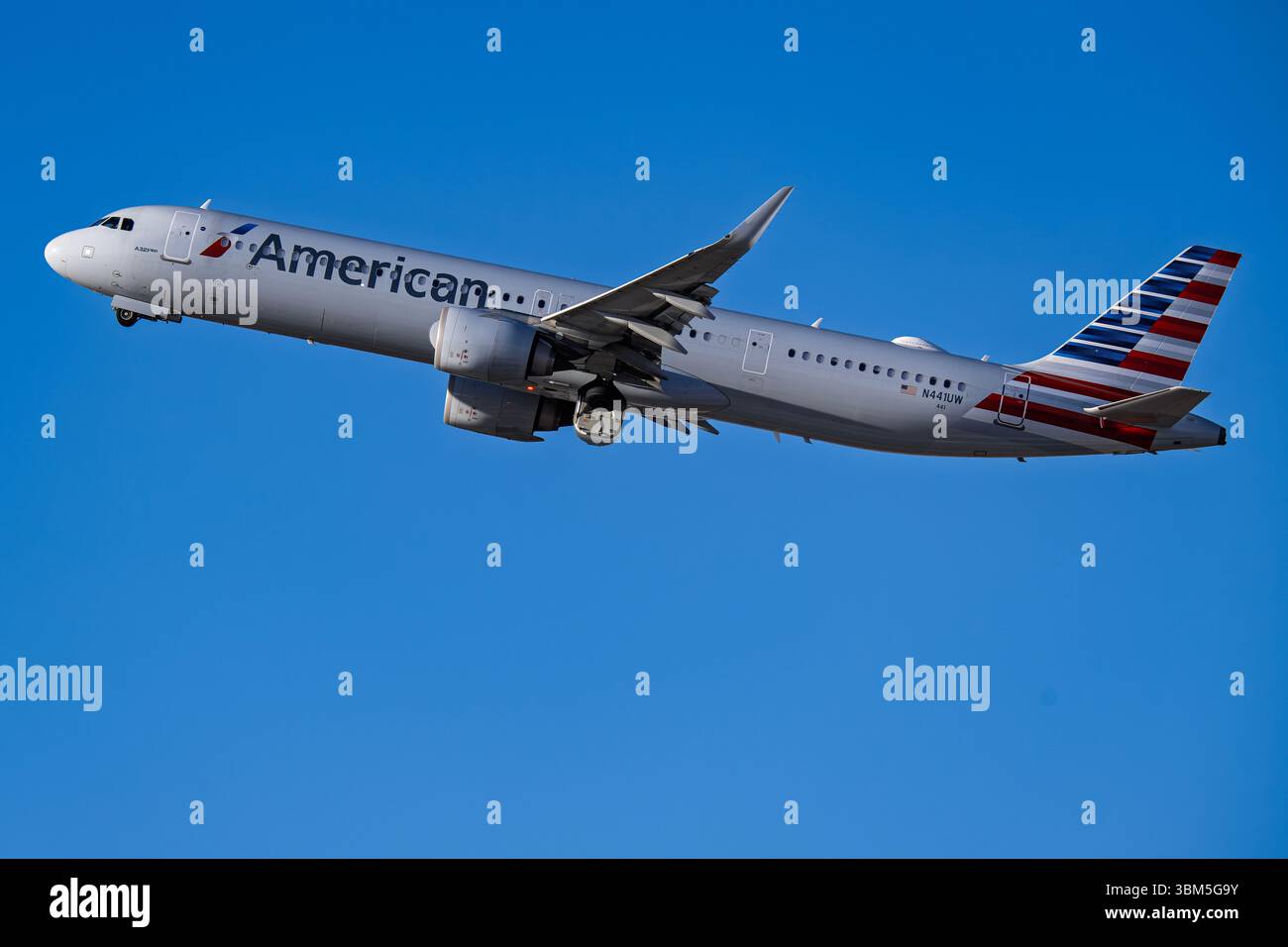 Sky Harbor Airport 6-21-2025 Phoenix AZ USA American Airlines Airbus ...