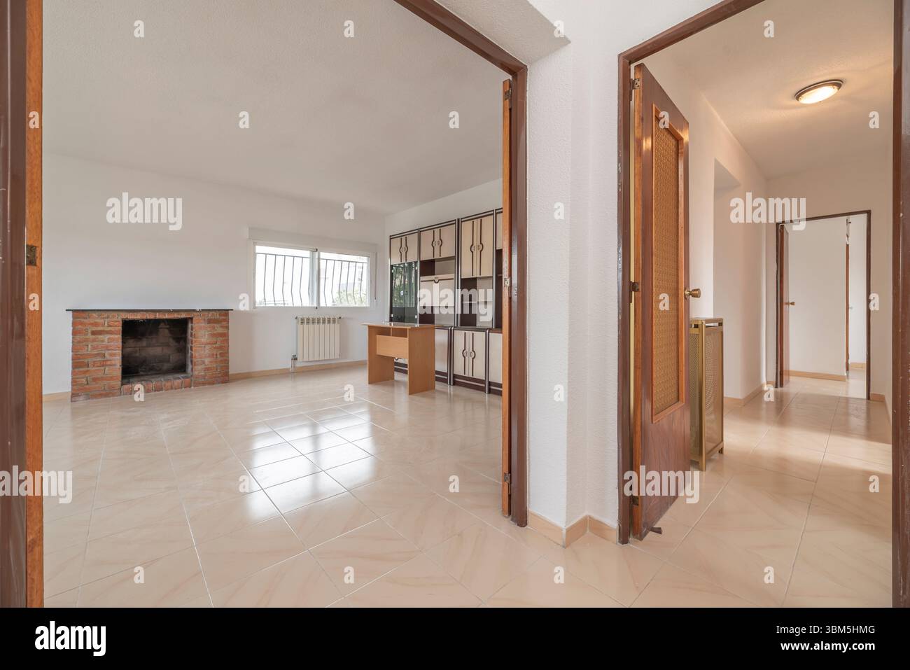 Empty interior evoke hi-res stock photography and images - Alamy