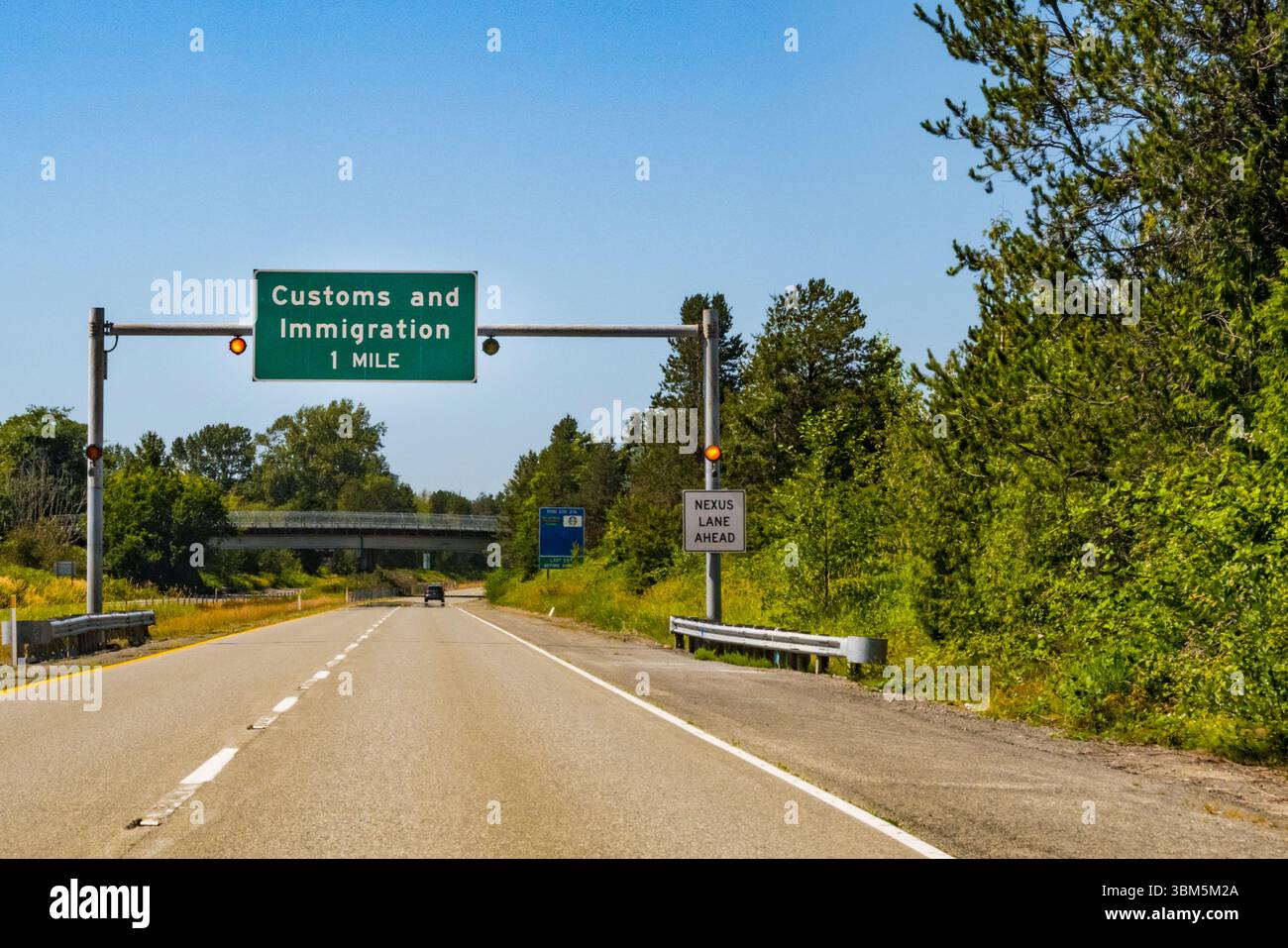 Road sign leading to US-Canada border at Blaine, Washington State, USA ...