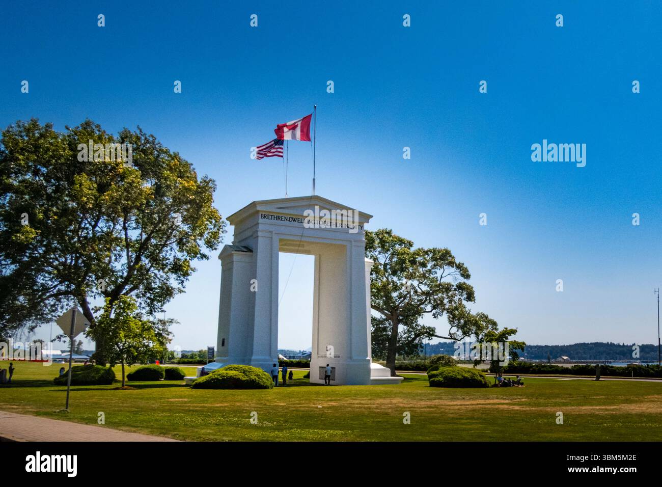 Peace Arch, US-Canada border at Blaine, Washington State, USA ...