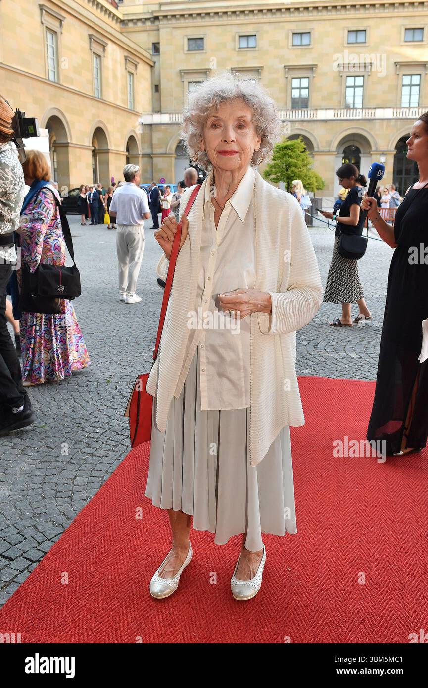 Ilse Neubauer beim Friedenspreis vom Film „Die Bruecke“ im Cuvillies ...