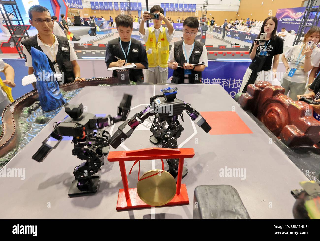 The humanoid robot kung fu kickboxing event was held at the 24th National University Students ...