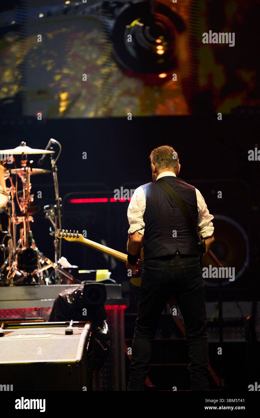 Bruce Springsteen perform on stage during Bruce Springsteen and The E ...