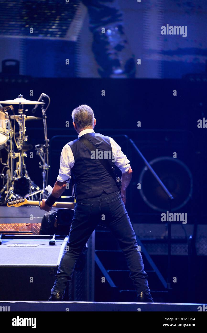 Bruce Springsteen perform on stage during Bruce Springsteen and The E ...