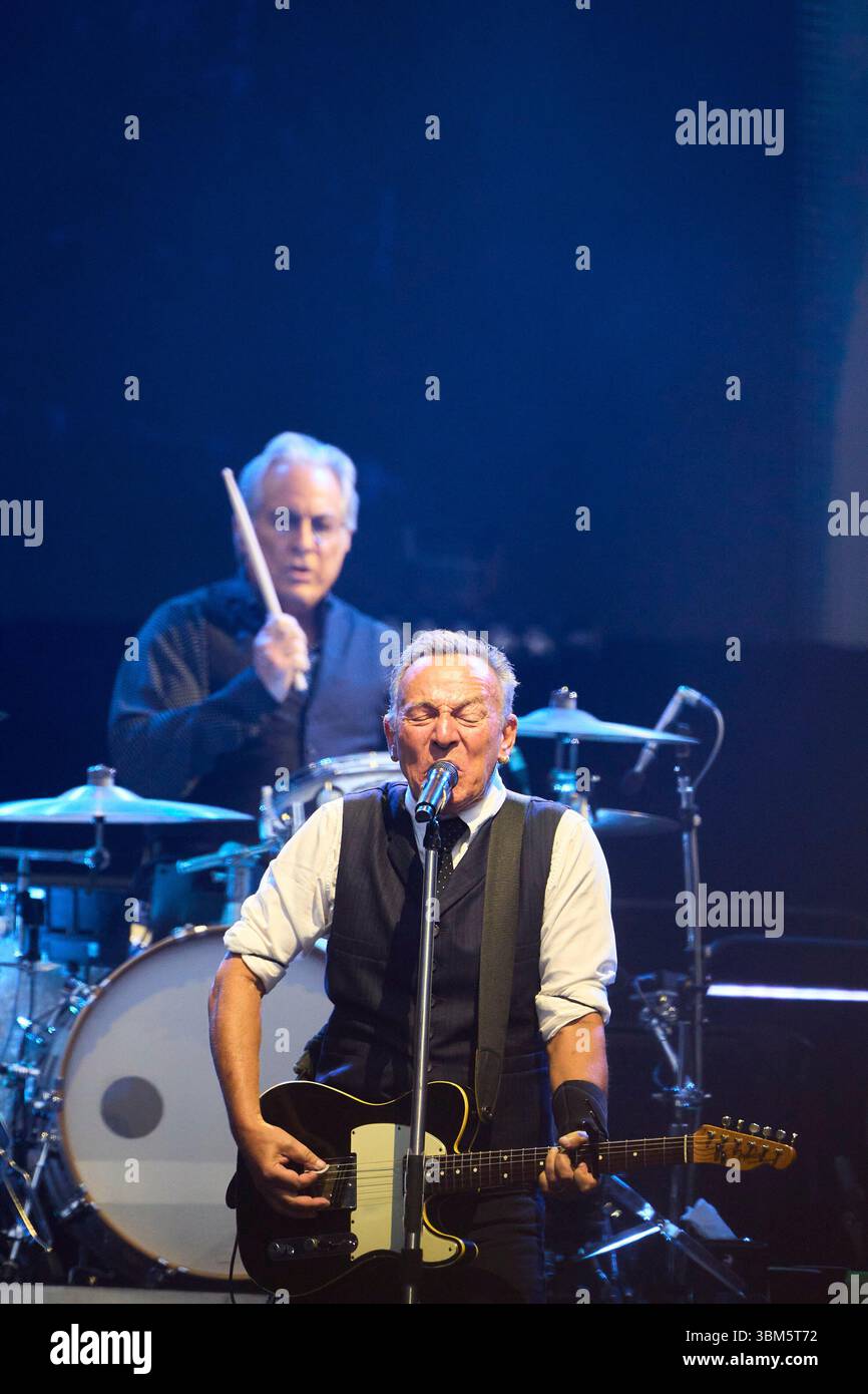 Bruce Springsteen perform on stage during Bruce Springsteen and The E ...