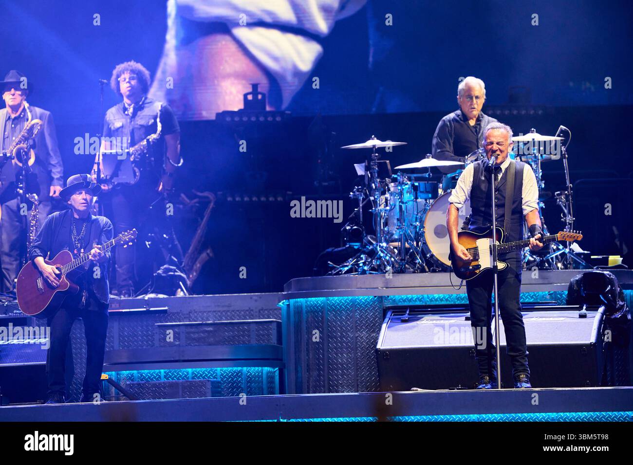 Bruce Springsteen perform on stage during Bruce Springsteen and The E ...