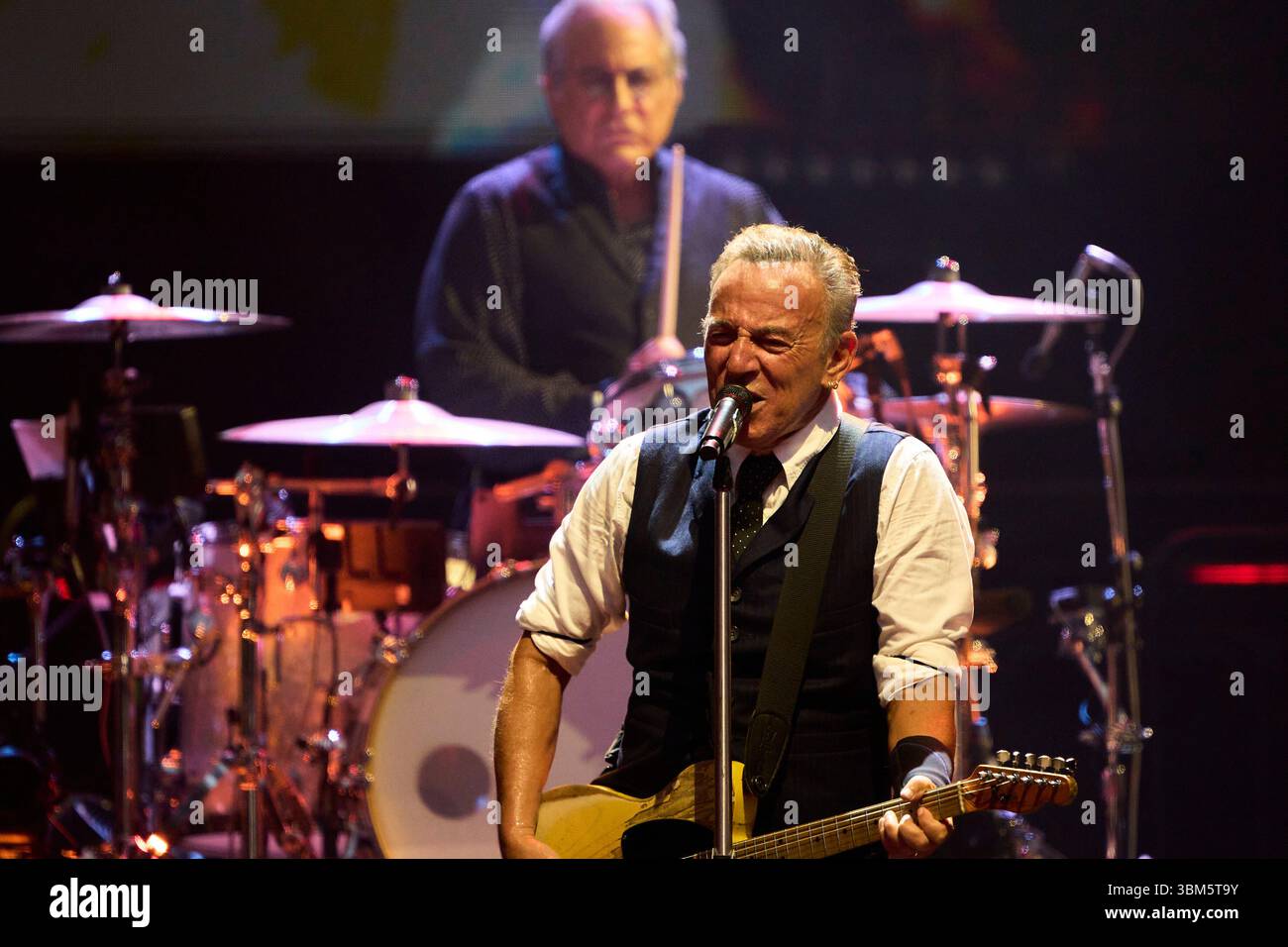 Bruce Springsteen perform on stage during Bruce Springsteen and The E ...