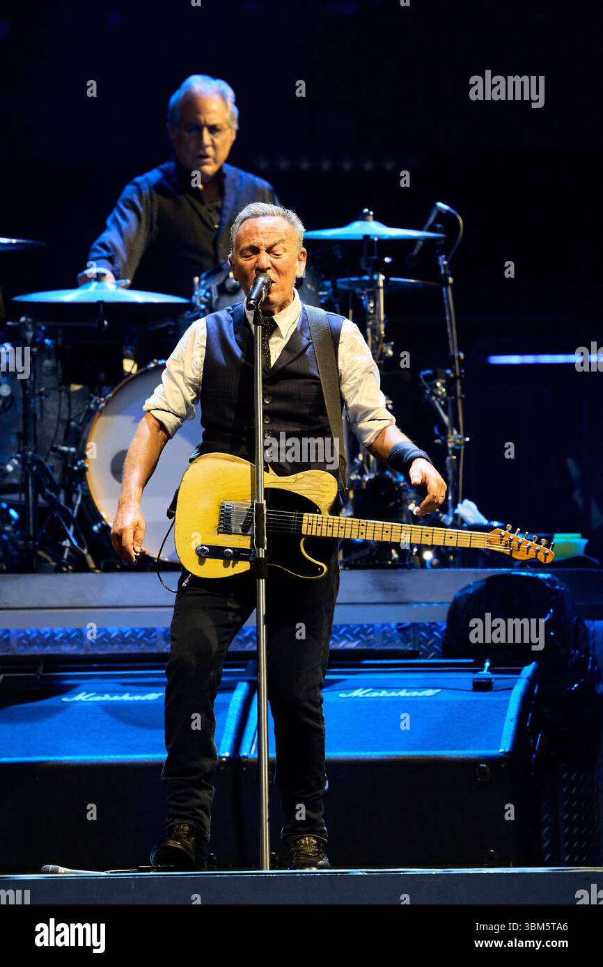 Bruce Springsteen perform on stage during Bruce Springsteen and The E ...