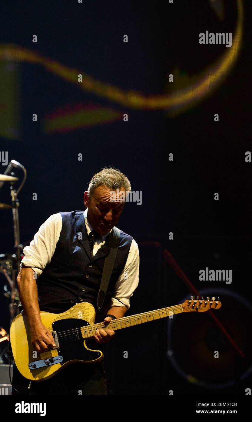 Bruce Springsteen perform on stage during Bruce Springsteen and The E ...