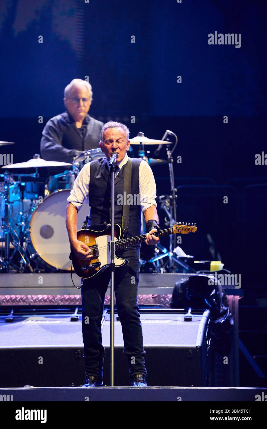 Bruce Springsteen perform on stage during Bruce Springsteen and The E ...