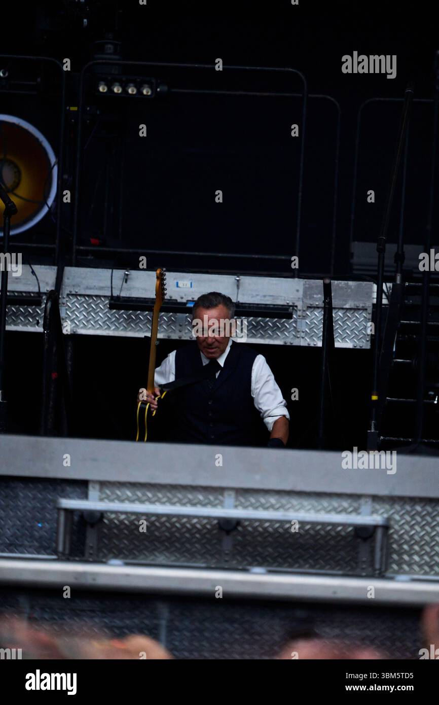 Bruce Springsteen perform on stage during Bruce Springsteen and The E ...