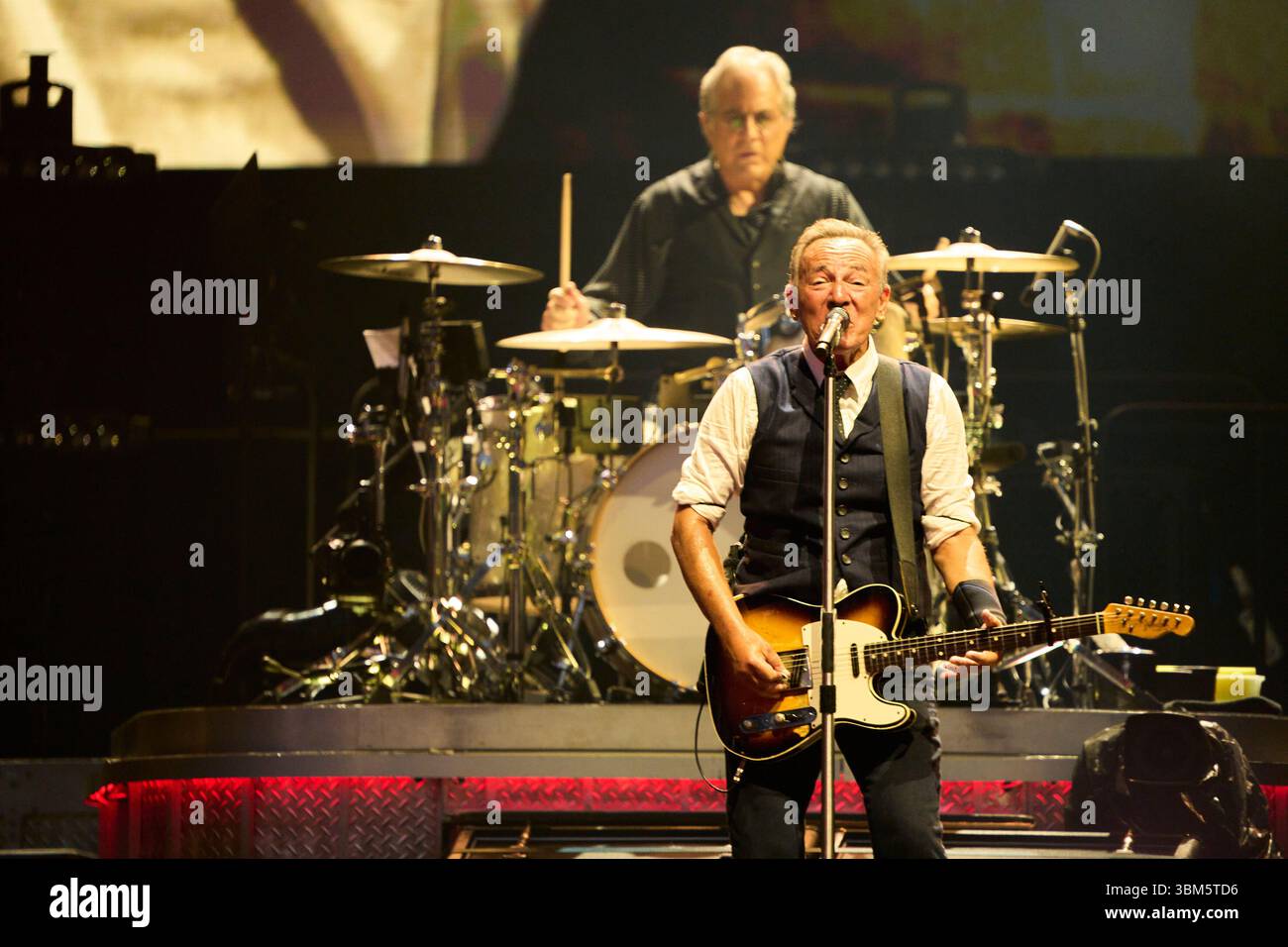 Bruce Springsteen perform on stage during Bruce Springsteen and The E ...