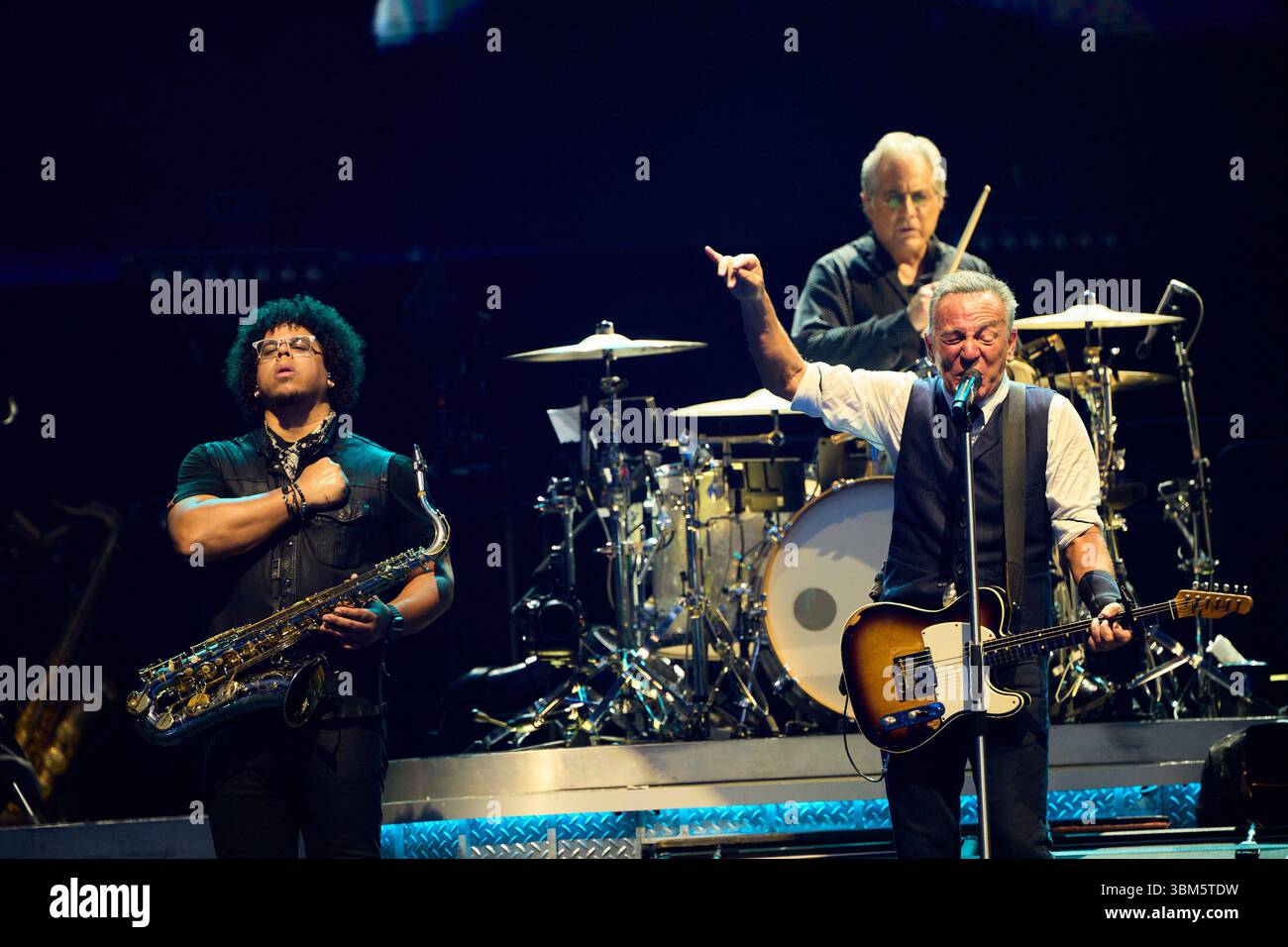 Bruce Springsteen perform on stage during Bruce Springsteen and The E ...