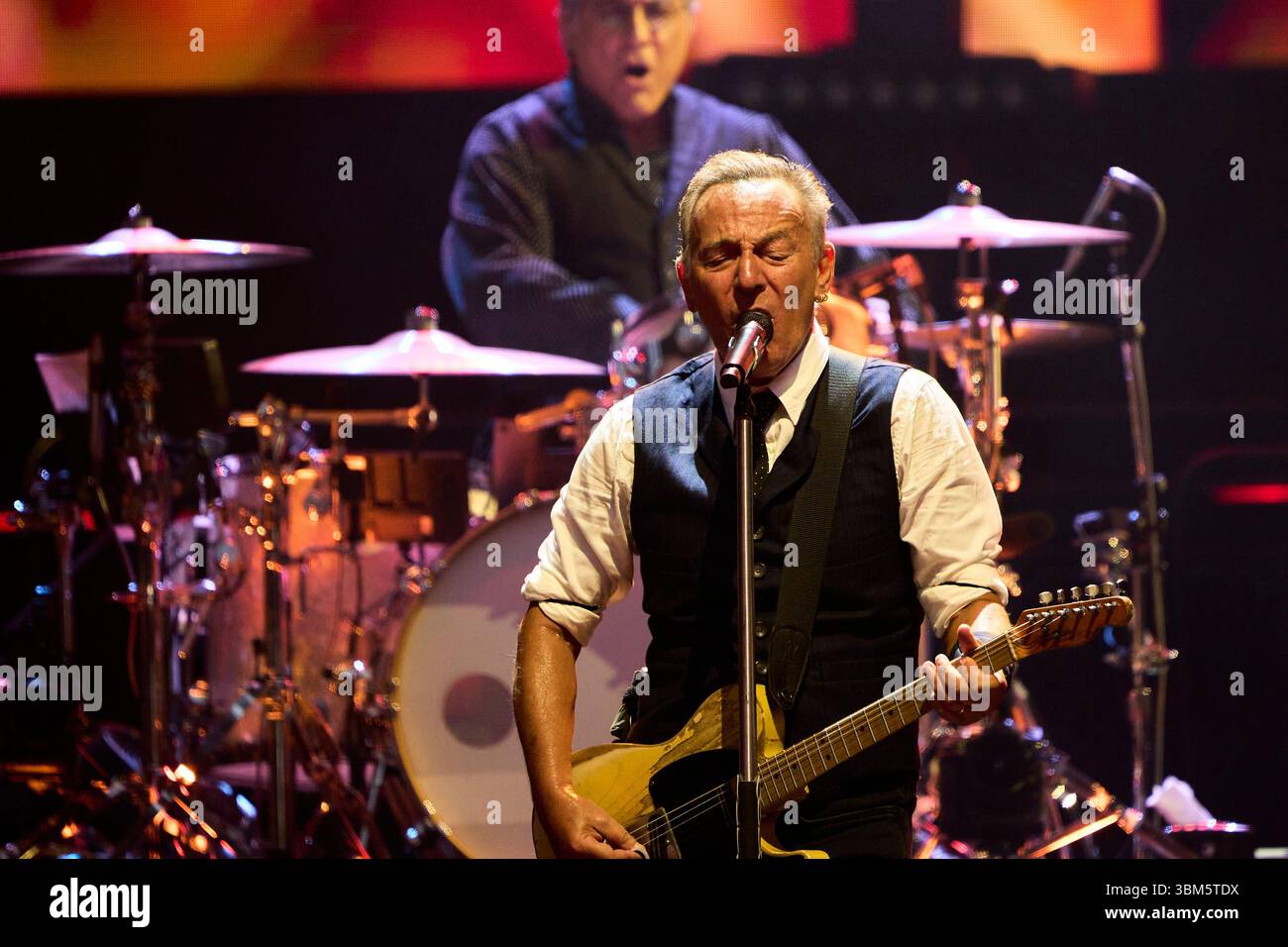 Bruce Springsteen perform on stage during Bruce Springsteen and The E ...