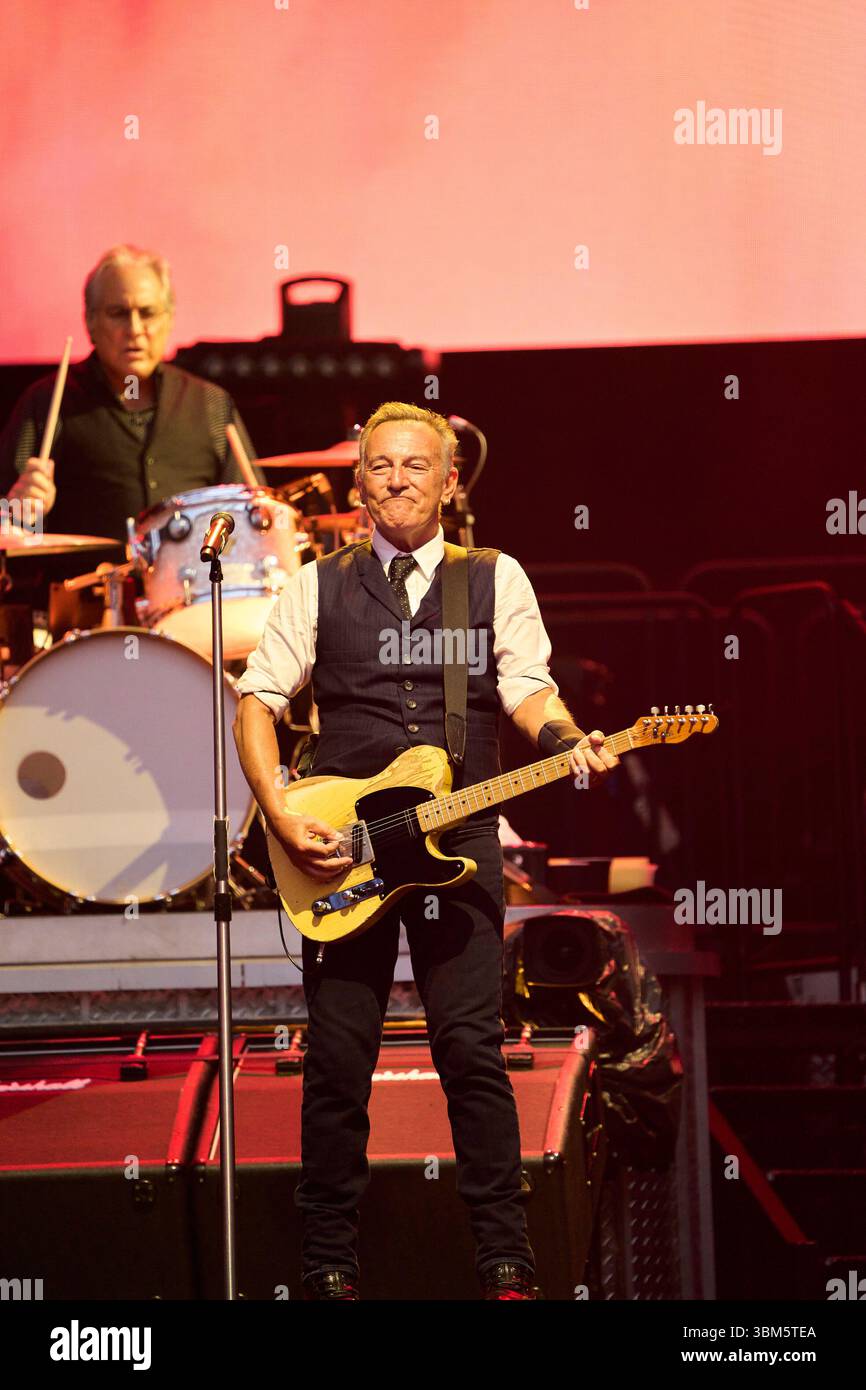 Bruce Springsteen perform on stage during Bruce Springsteen and The E ...