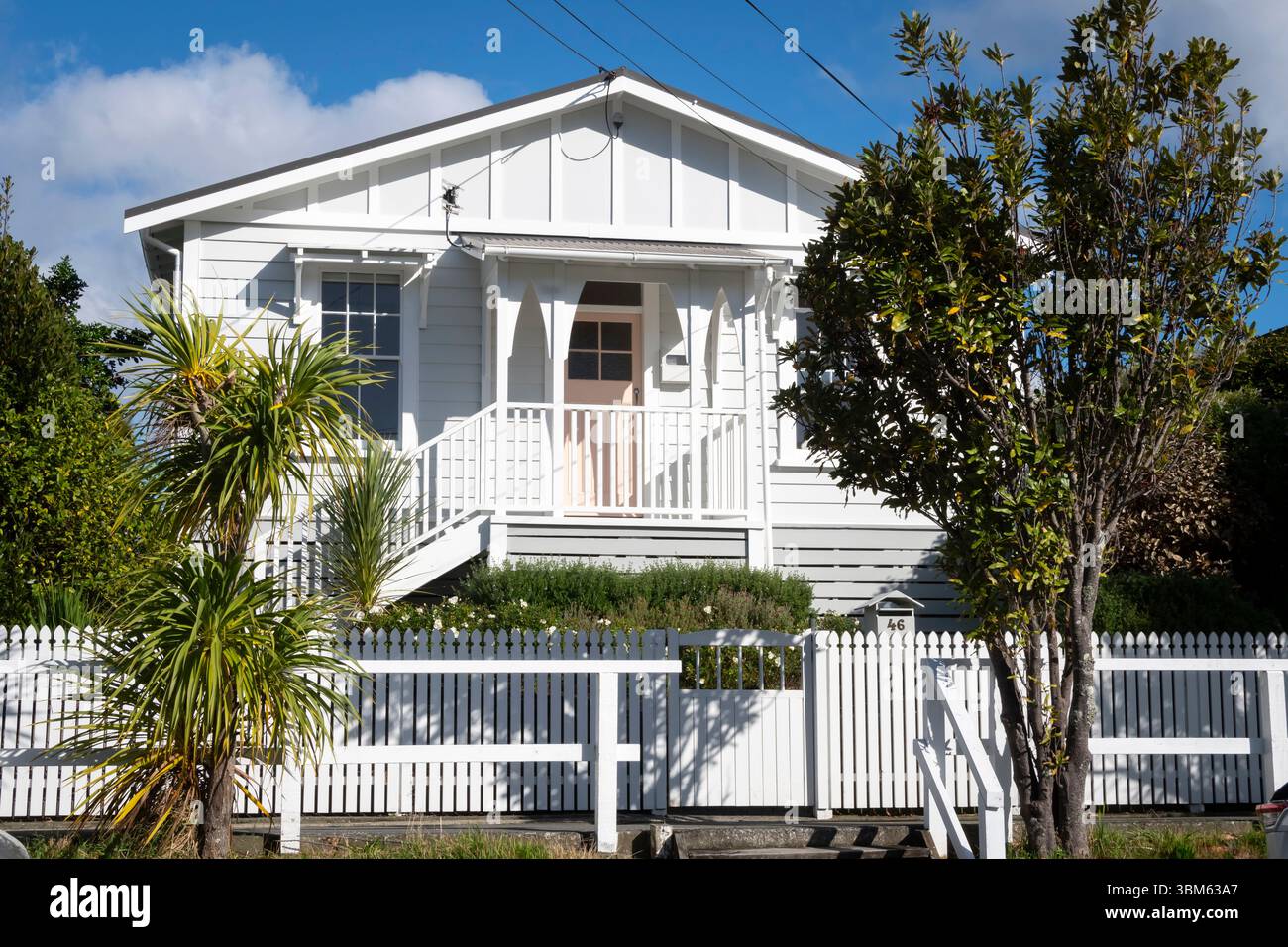 Heritage railway house, Tarikaka Settlement, Khandallah, Wellington ...