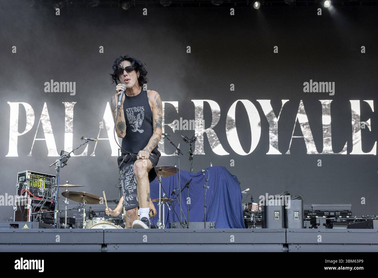 Remington Leith, singer, frontman, Palace Royale, rock band, USA, live ...